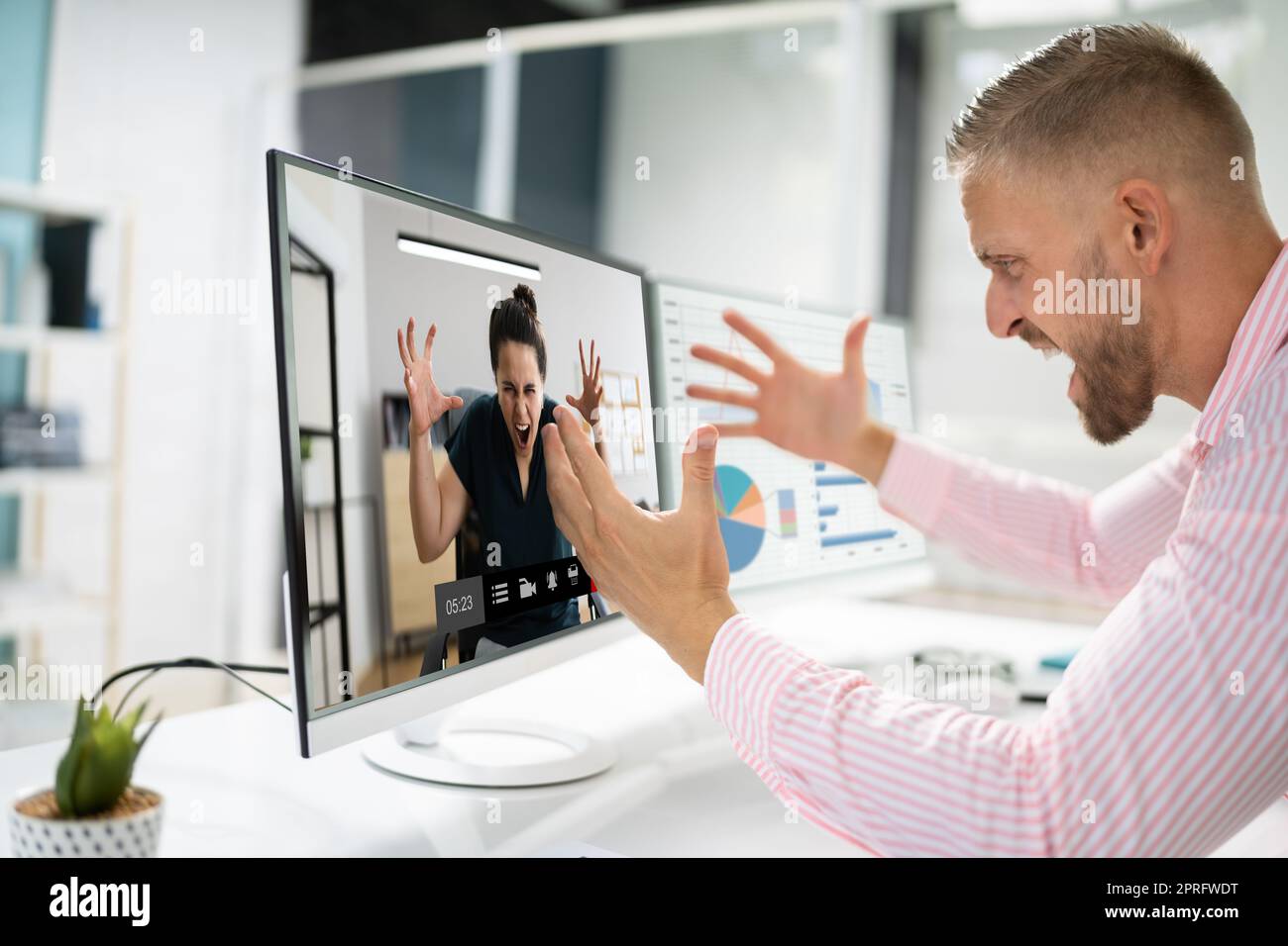 Virtual fight hi-res stock photography and images - Alamy