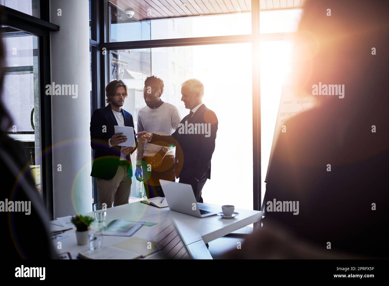 Figures talking together hi-res stock photography and images - Alamy