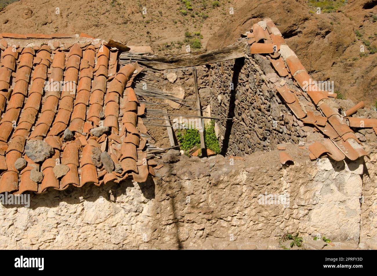 House without part of the roof Stock Photo - Alamy