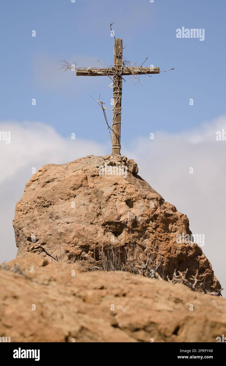 Covered wooden cross hi-res stock photography and images - Alamy