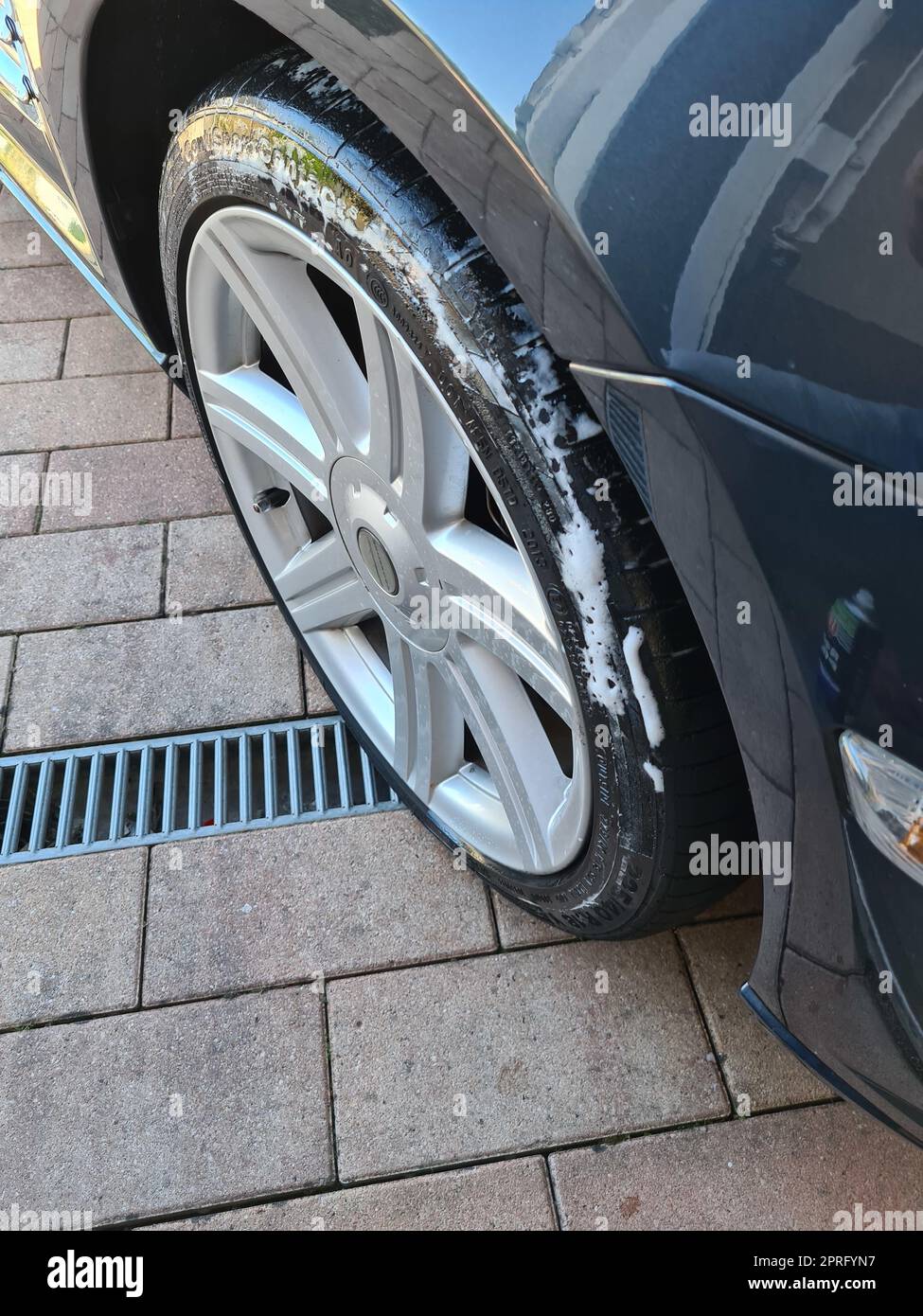 Car tires and rims are washed Stock Photo - Alamy