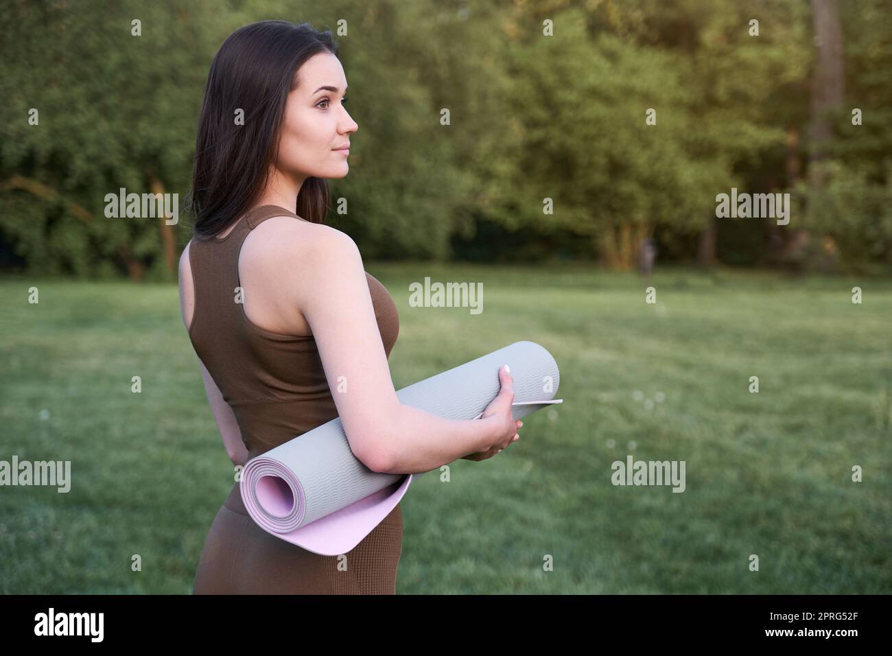 Holding mat hi-res stock photography and images - Alamy