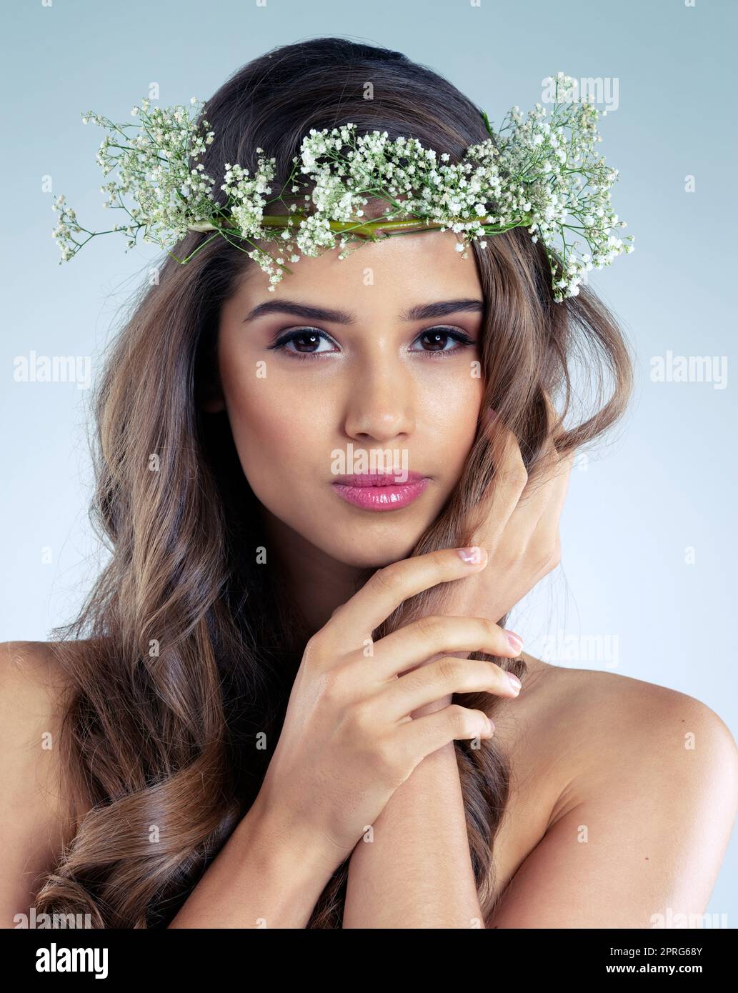 Head wreath hi-res stock photography and images - Alamy