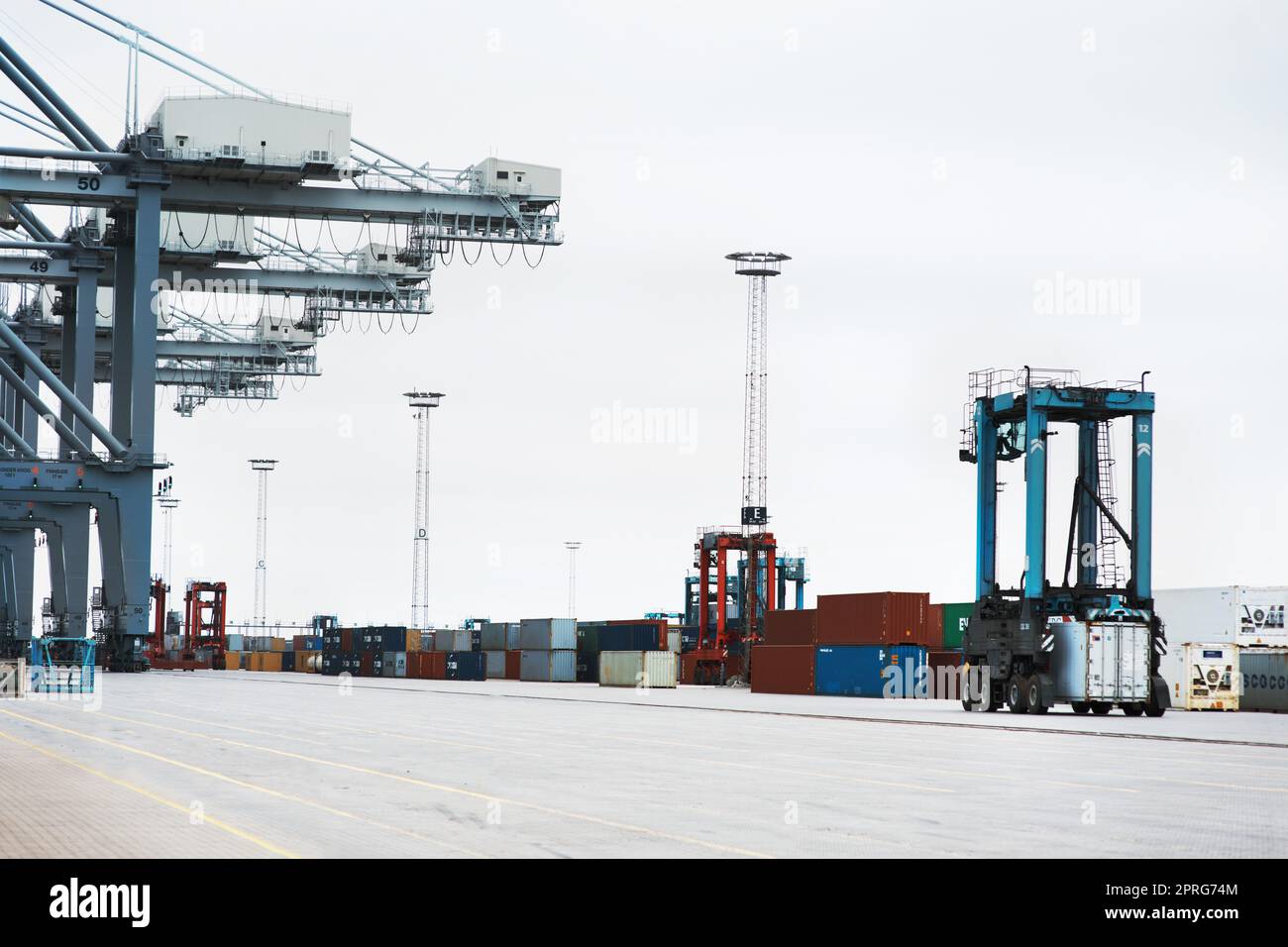 Supply chain factory empty hi-res stock photography and images - Alamy