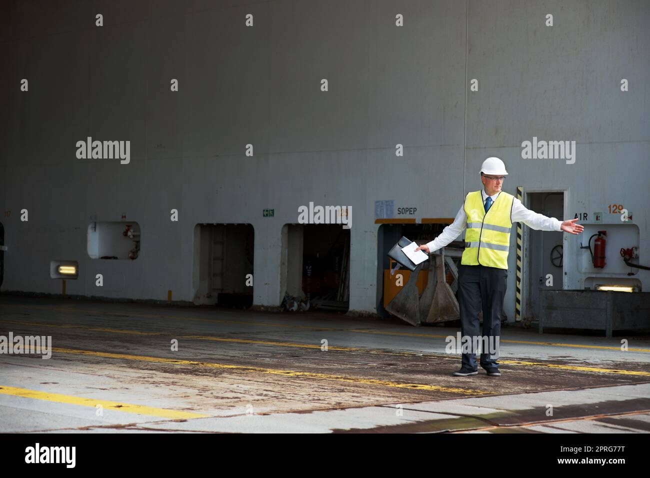 Load cargo into a container hi-res stock photography and images - Alamy