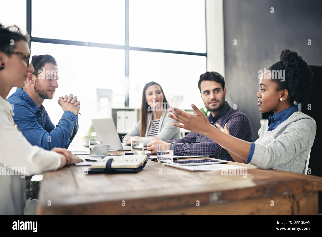 Sharing ideas hi-res stock photography and images - Alamy