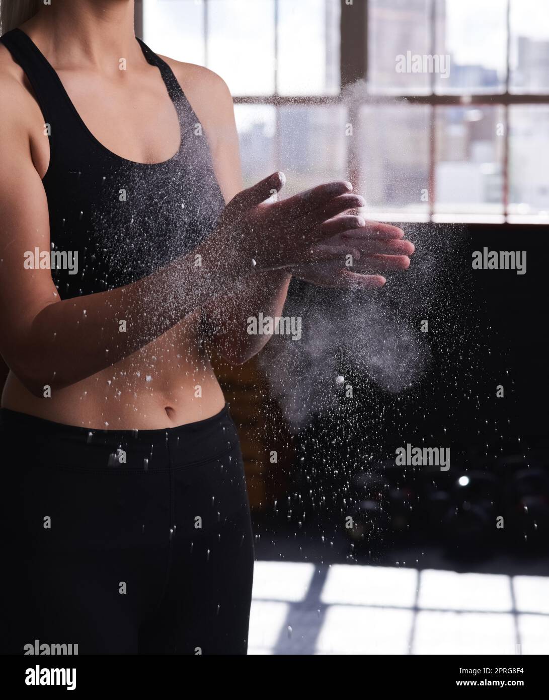 Get ready...a woman powdering her hands at the gym Stock Photo - Alamy