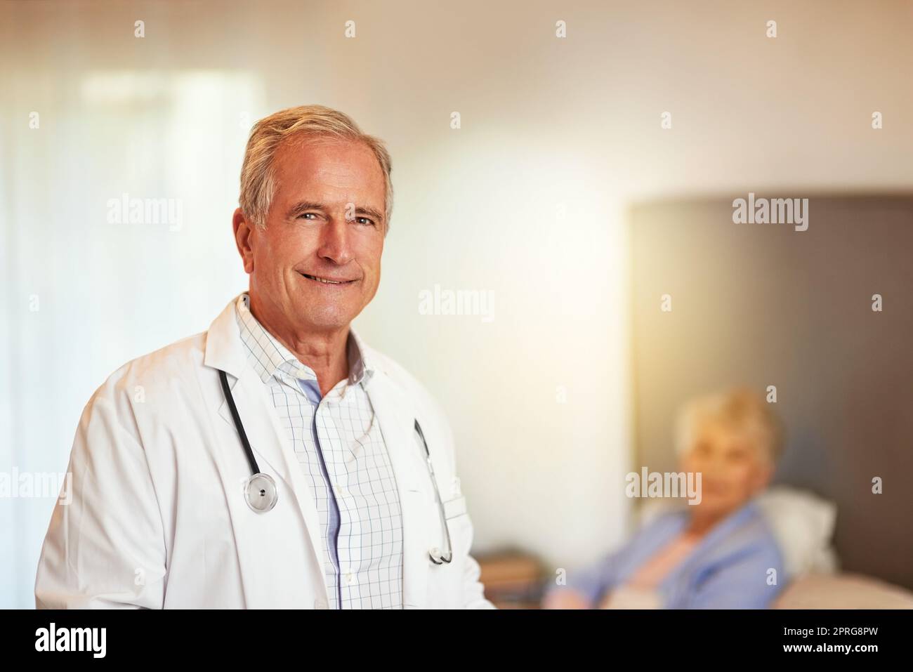 Doctor and patient bed hi-res stock photography and images - Alamy