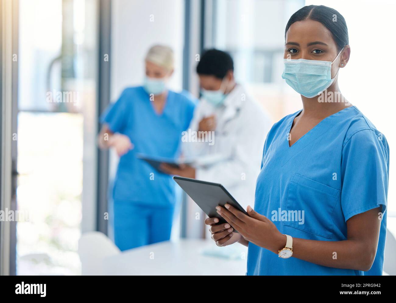 Hospital workers masks hi-res stock photography and images - Alamy