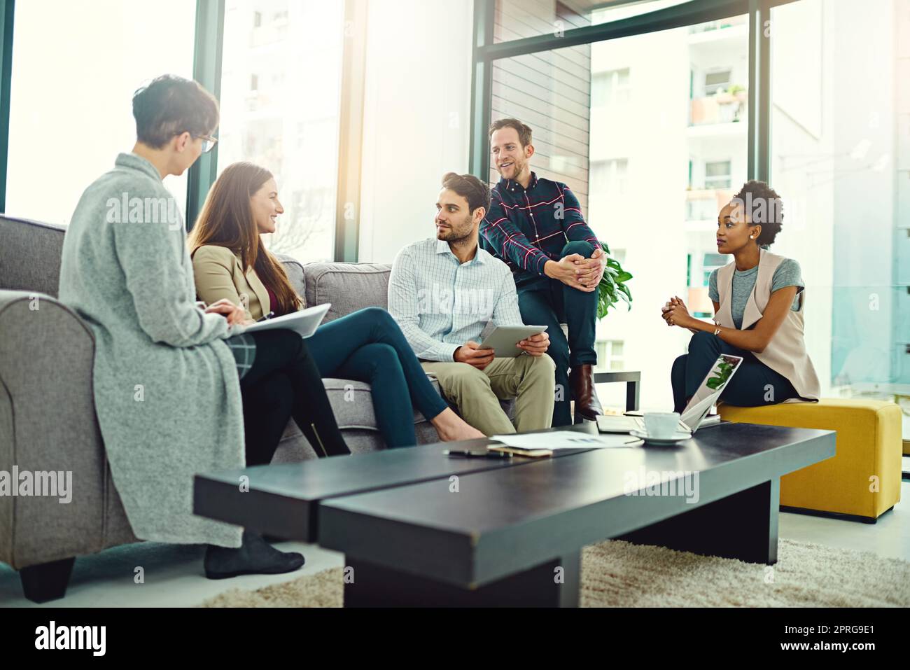 Group discussion adults hi-res stock photography and images - Alamy