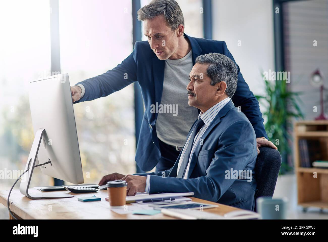 Businessman computer candid hi-res stock photography and images - Alamy