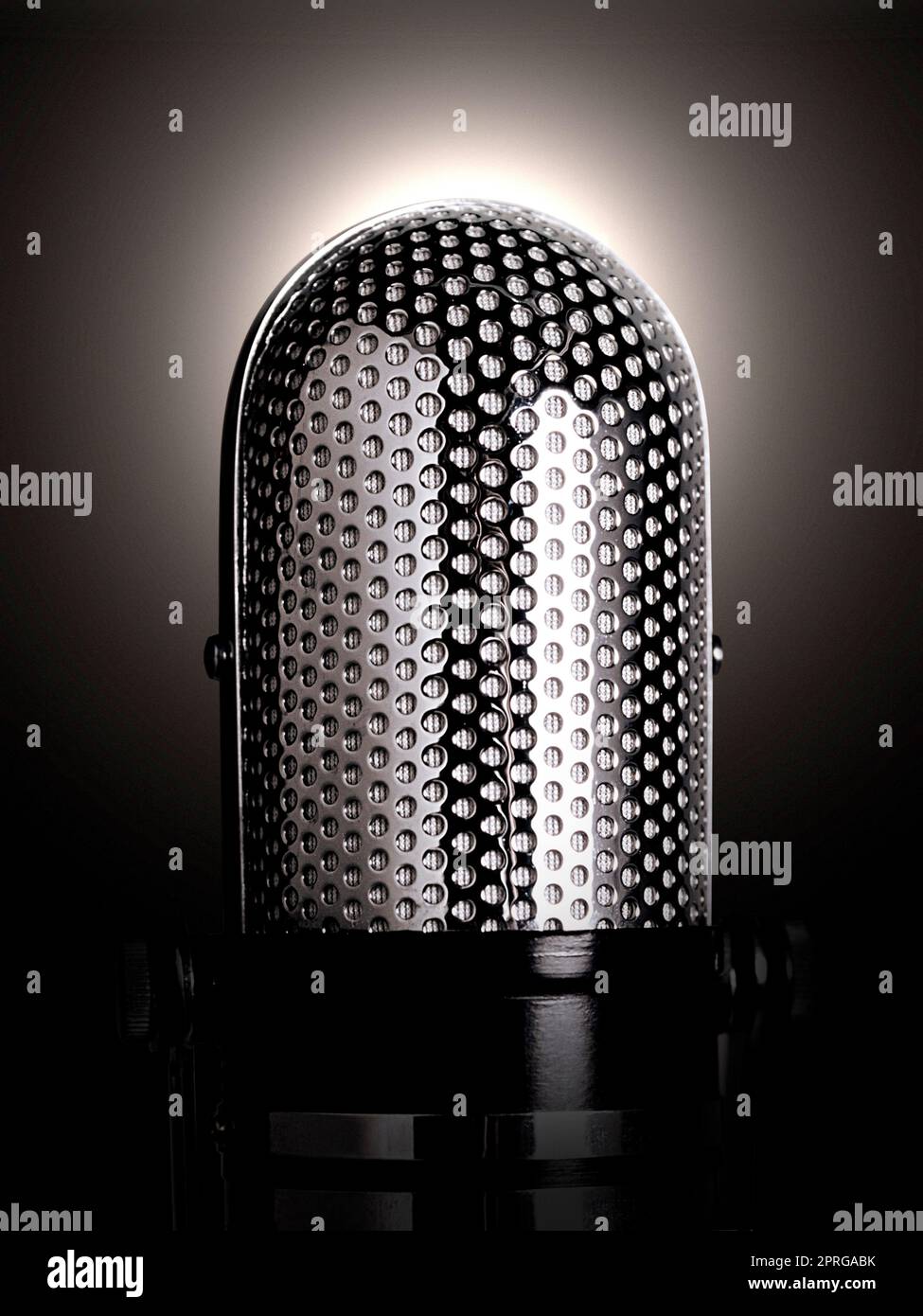 Spotlighted stage hi-res stock photography and images - Alamy