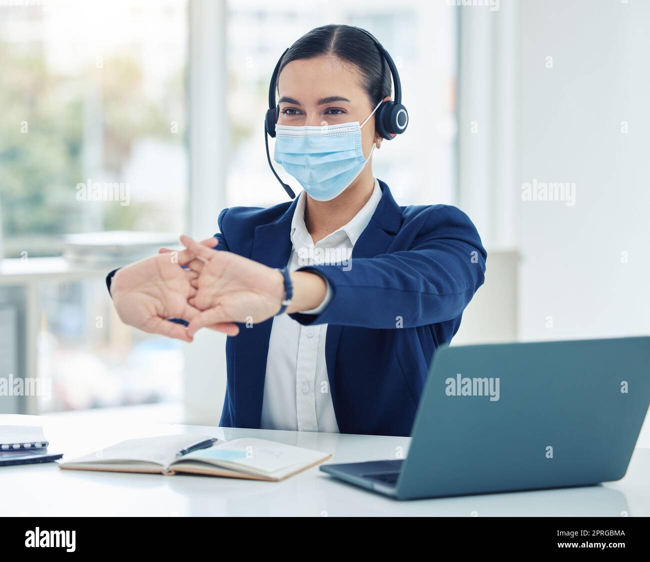 Sales person and customer mask hi-res stock photography and images - Alamy