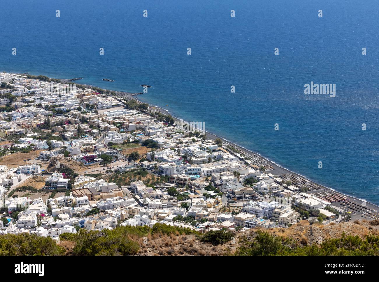 Aerial view of the town of Kamari, Santorini, Greece Stock Photo - Alamy