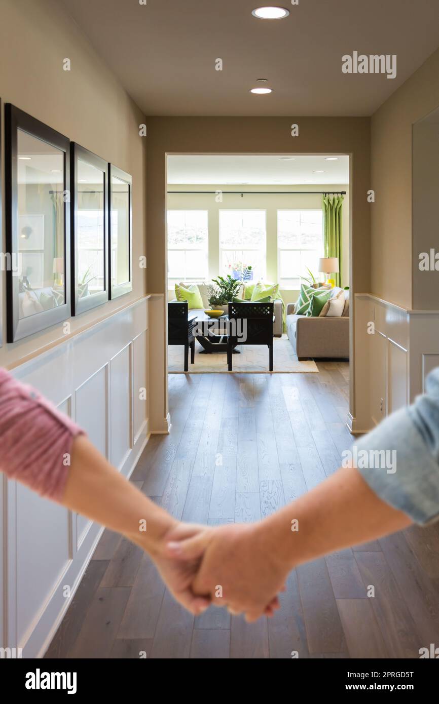 Two people walking through door hi-res stock photography and images - Alamy