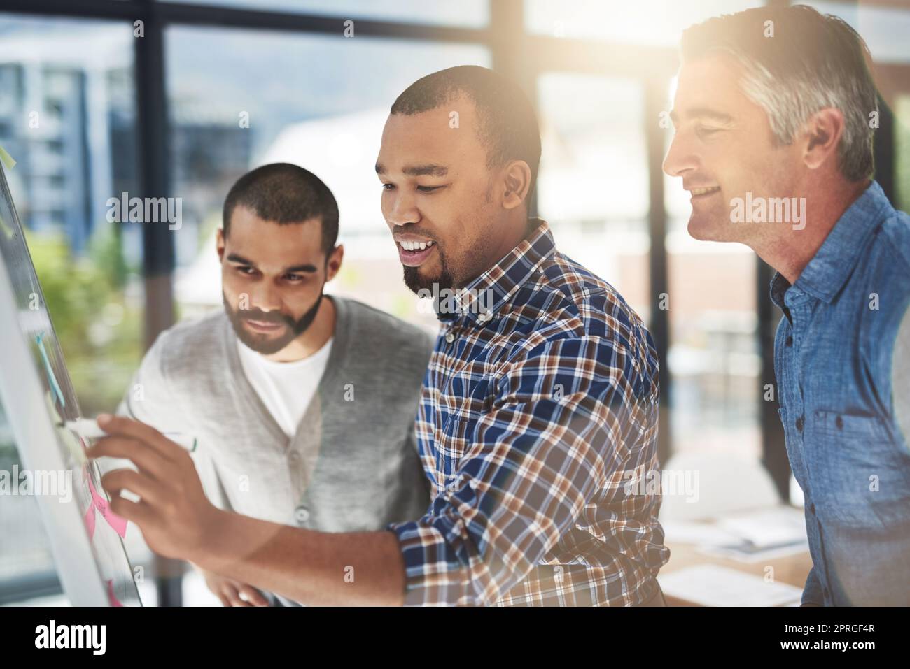 Group businessmen meeting hi-res stock photography and images - Alamy