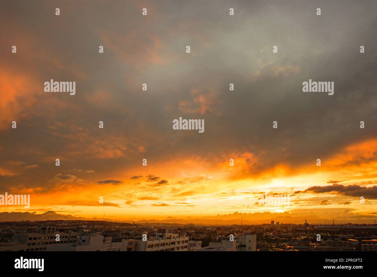 Sunset visible from Chofu, Tokyo Stock Photo - Alamy