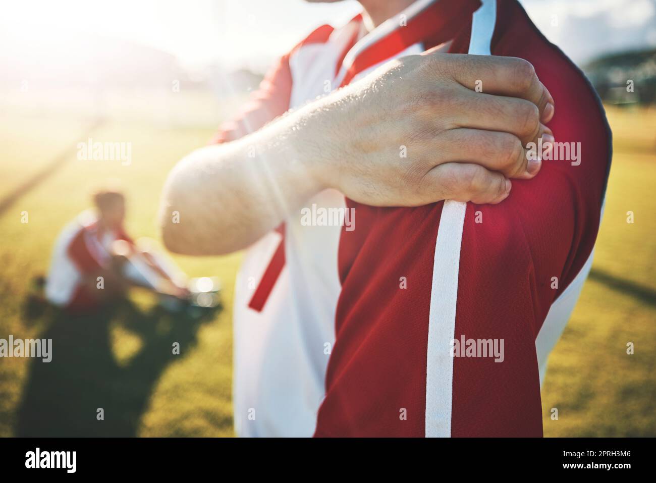 Athlete shoulder injury on field hi-res stock photography and images ...
