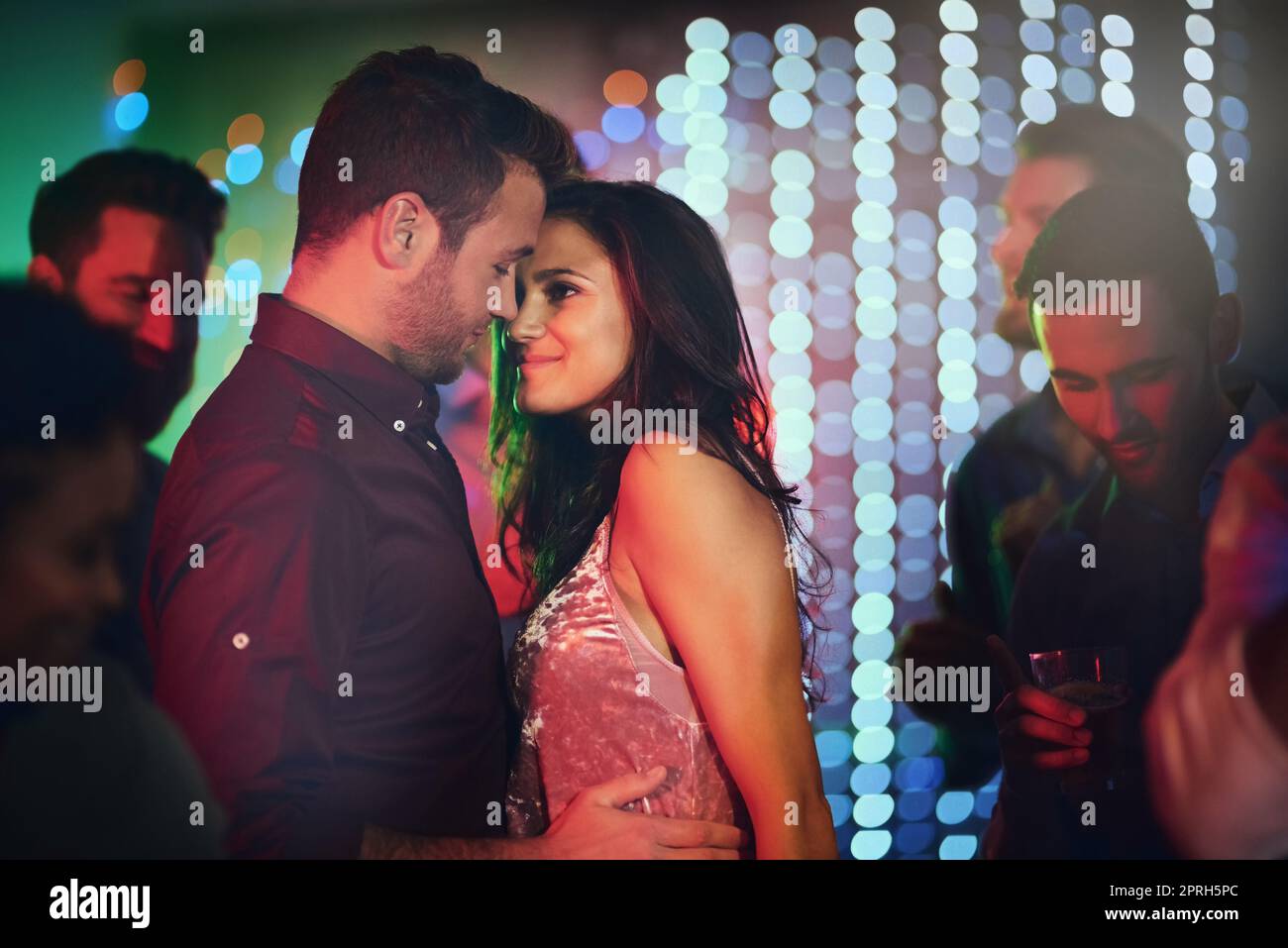 Night club dancing couple hi-res stock photography and images - Alamy