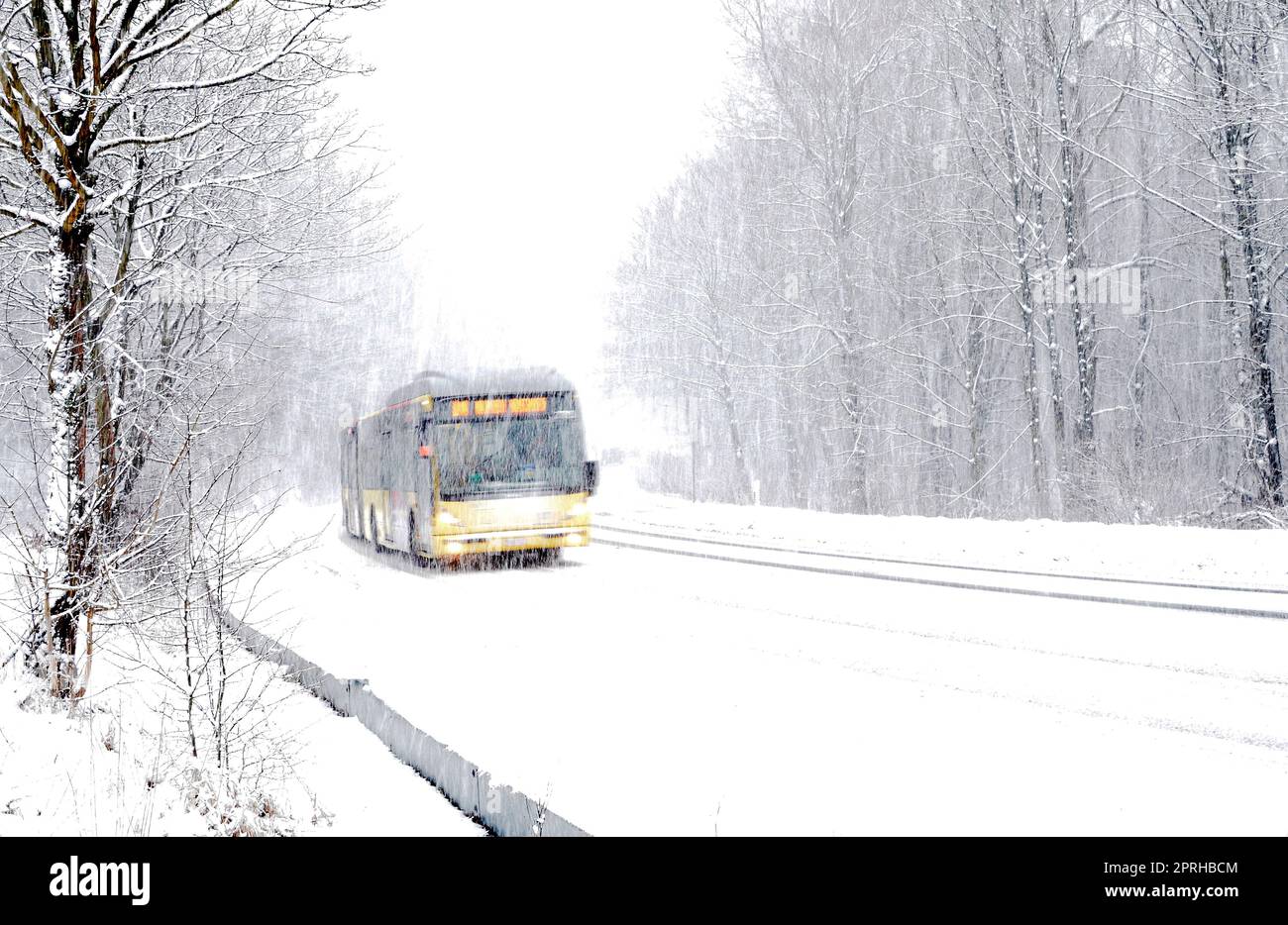 Bus snow winter hi-res stock photography and images - Alamy