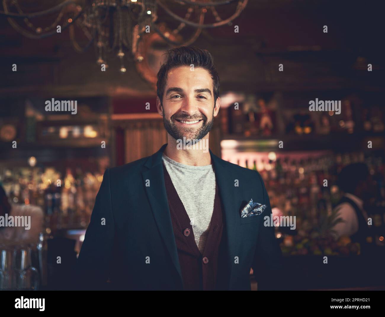 Man standing at bar hi-res stock photography and images - Alamy