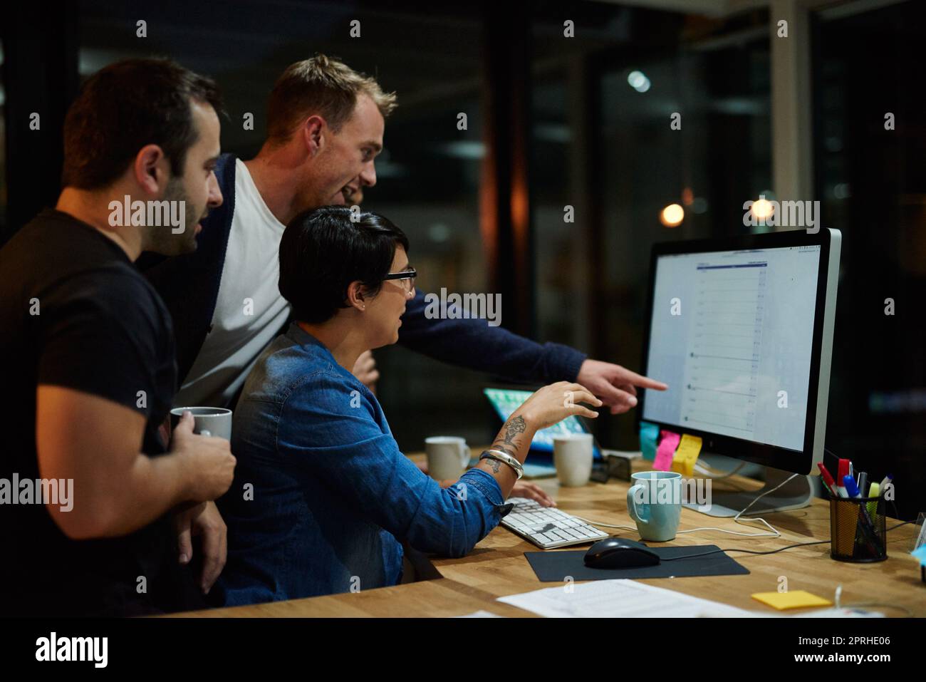 Employees working in night hi-res stock photography and images - Alamy