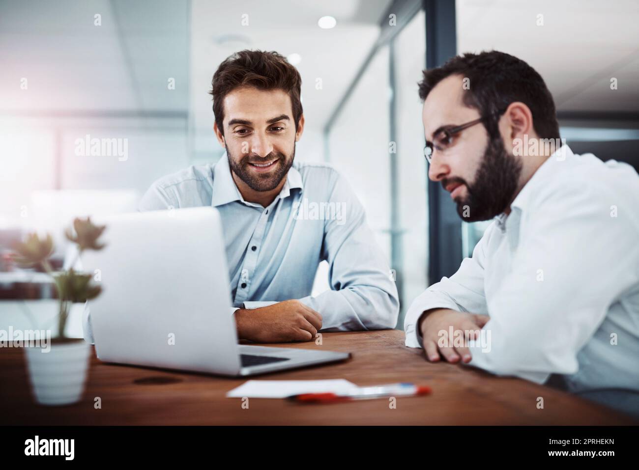 Two heads together men hi-res stock photography and images - Alamy