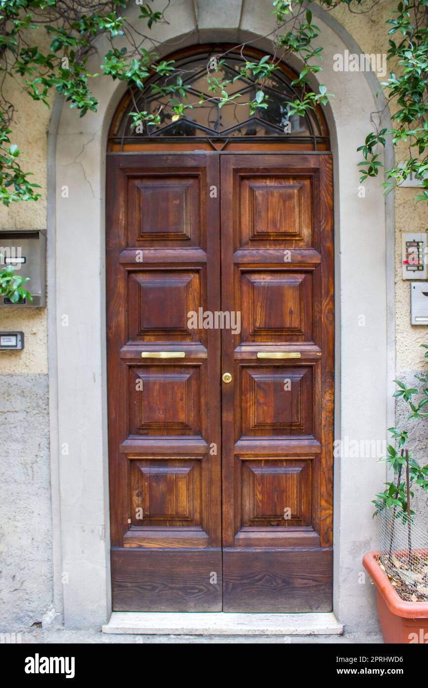 Tuscan doors hi-res stock photography and images - Alamy