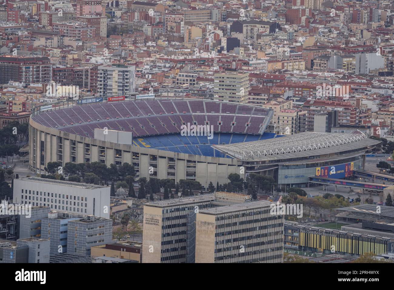 Edificio del estadio de futbol hi-res stock photography and images - Alamy
