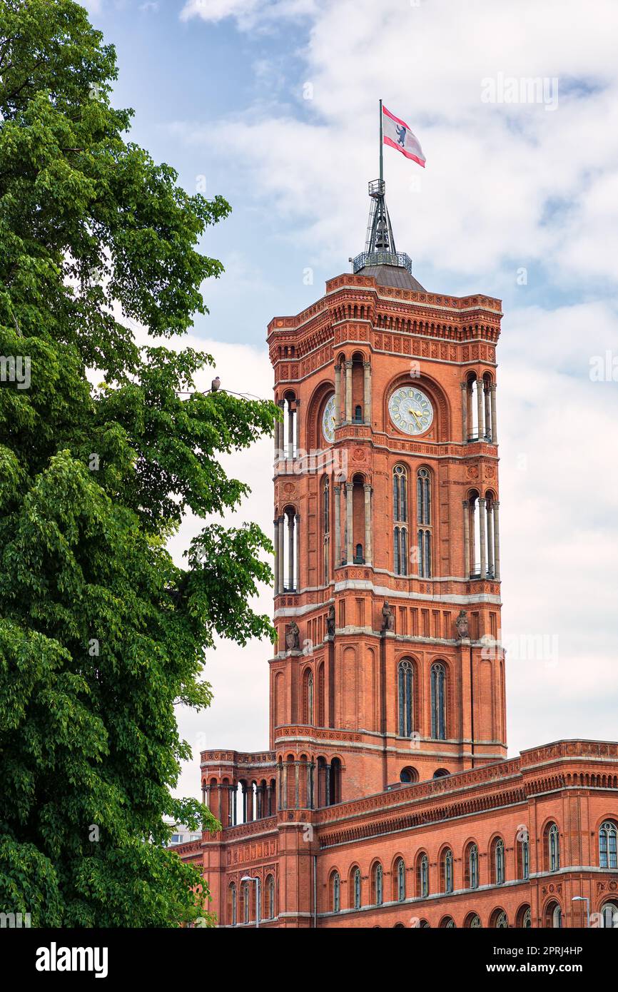 Facade rotes rathaus hi-res stock photography and images - Alamy