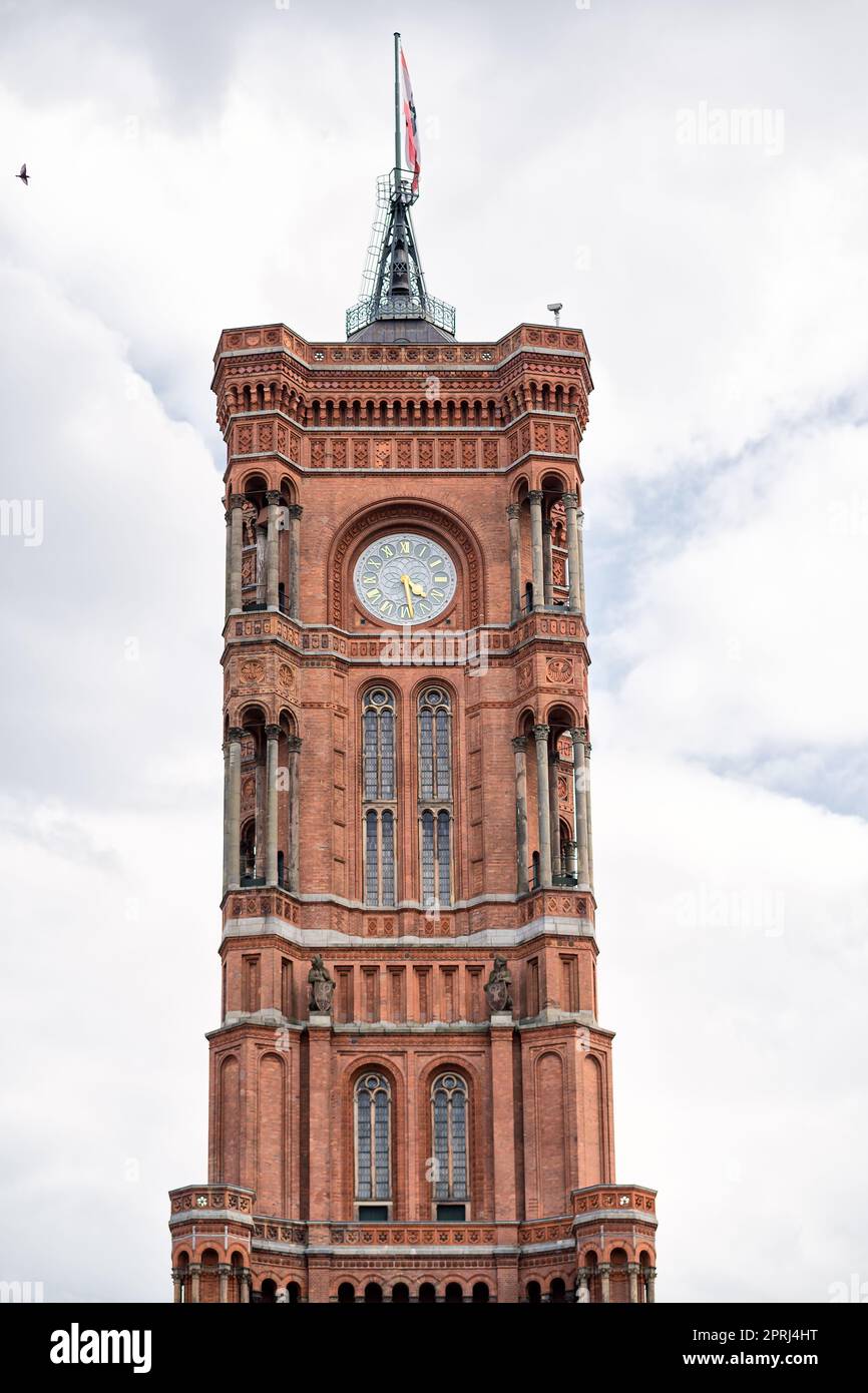 Facade rotes rathaus hi-res stock photography and images - Alamy