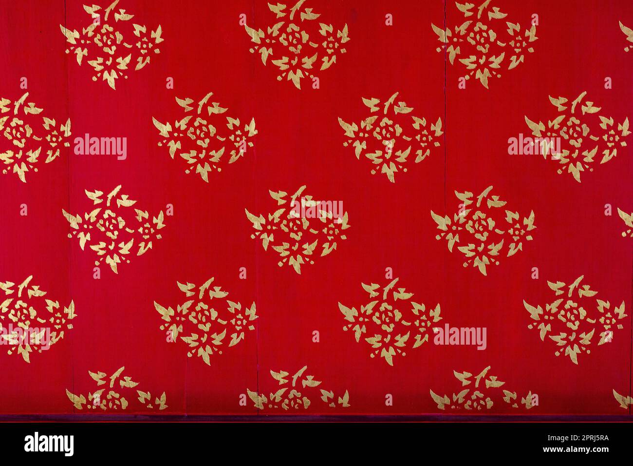 Thai pattern on the ceiling in Thai temples Stock Photo - Alamy