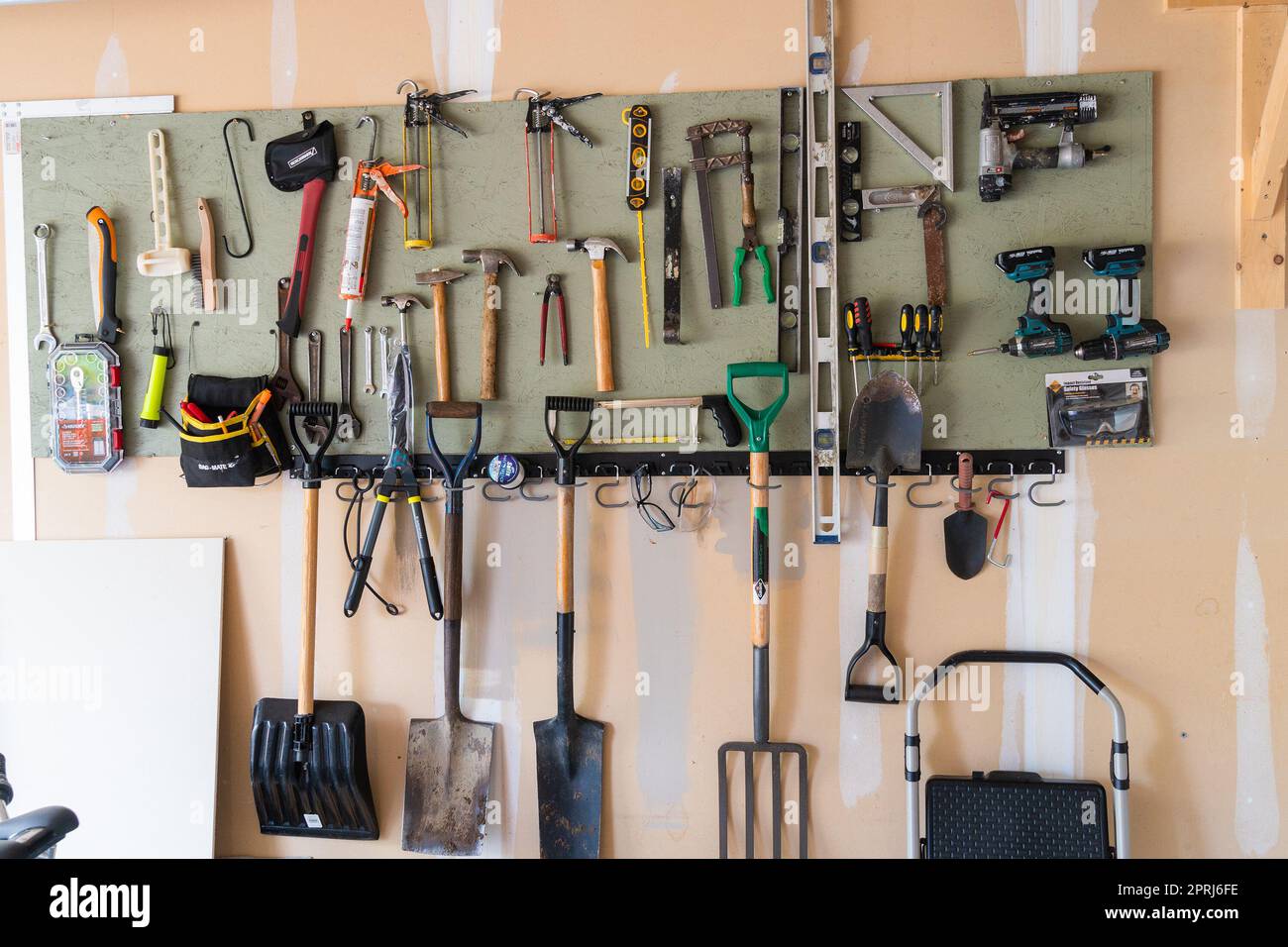 Garage tools hi-res stock photography and images - Alamy
