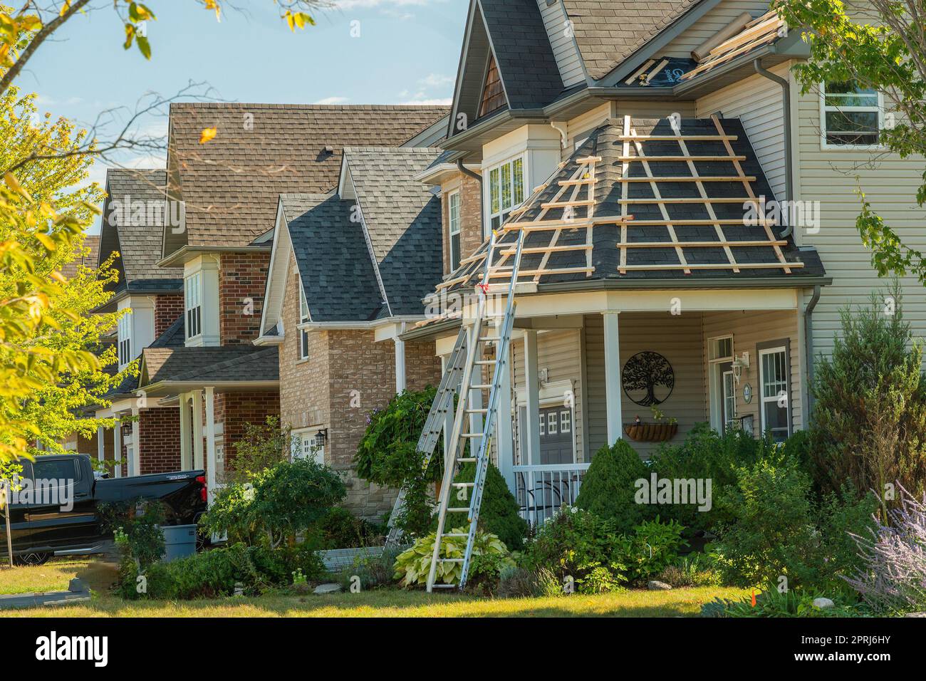 Wooden roof lattice hi-res stock photography and images - Alamy