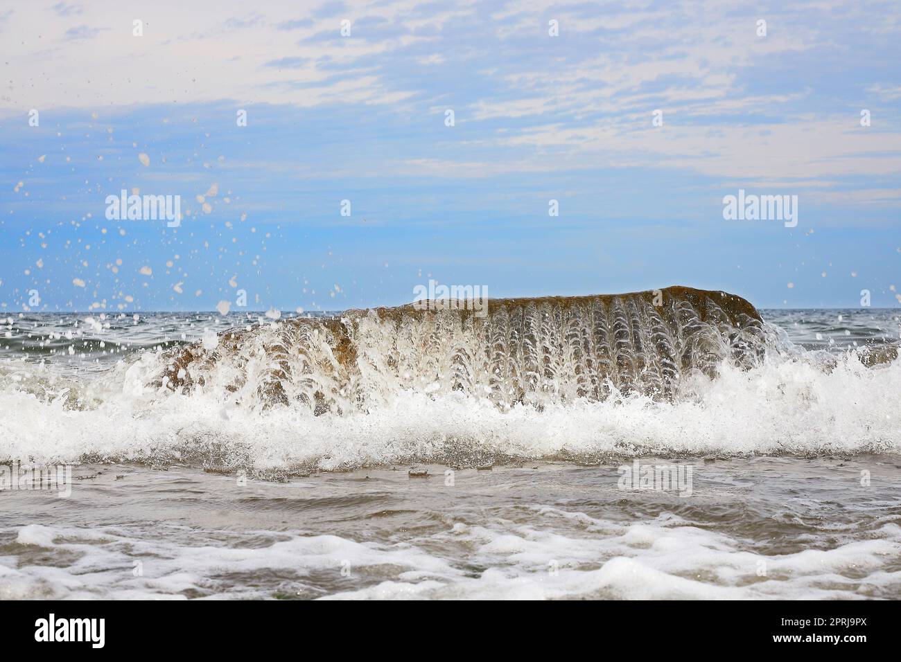 Gischt wellen hi-res stock photography and images - Alamy