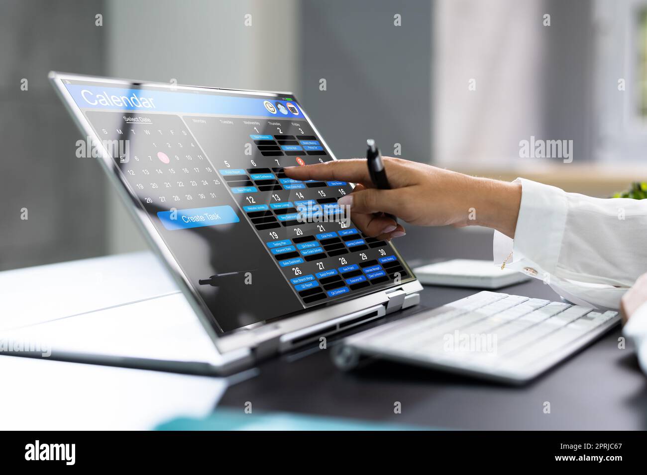 Calendar scheduling hi-res stock photography and images - Alamy