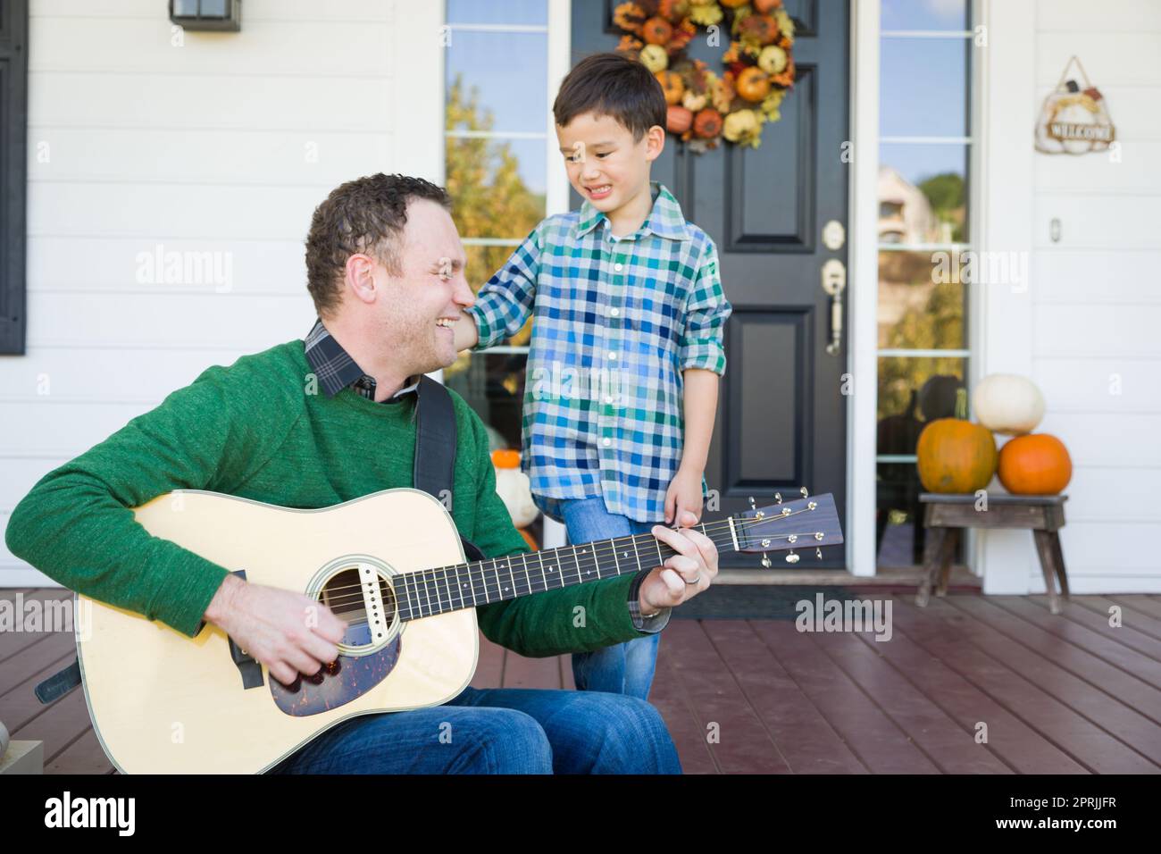 Parent kid singing hi-res stock photography and images - Alamy