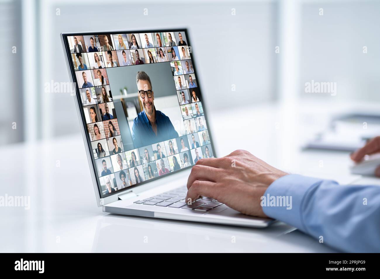 Videoconferencing home hi-res stock photography and images - Alamy