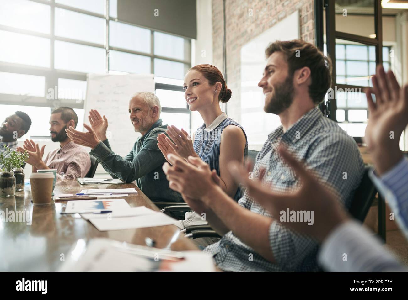Clapping hands hi-res stock photography and images - Alamy