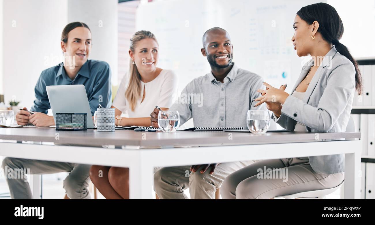 Project review meeting hi-res stock photography and images - Alamy