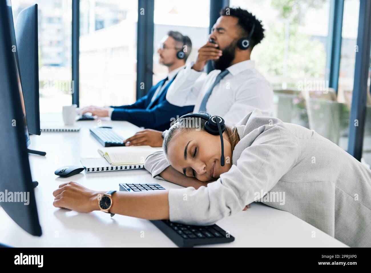 Sleep giving hi-res stock photography and images - Alamy