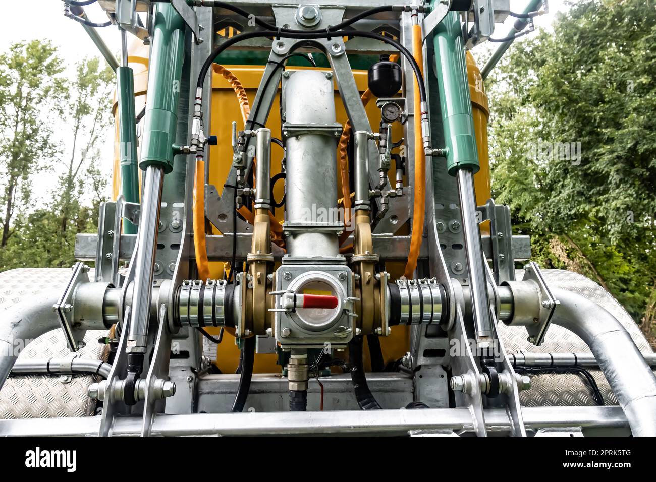 Modern hydraulic linkage on a tractor for attaching a liquid manure ...