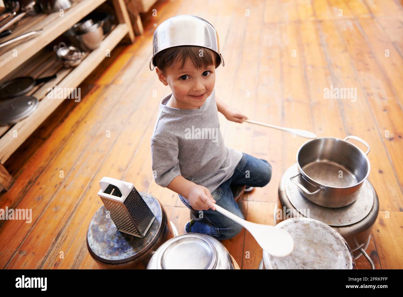 Kids playing with kitchen pans hi-res stock photography and images - Alamy