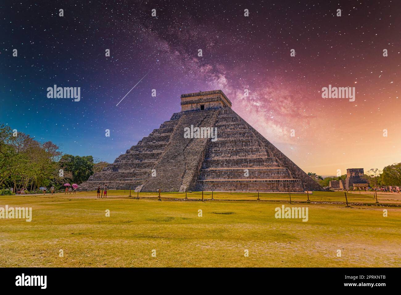 Temple Pyramid of Kukulcan El Castillo, Chichen Itza, Yucatan, Mexico ...