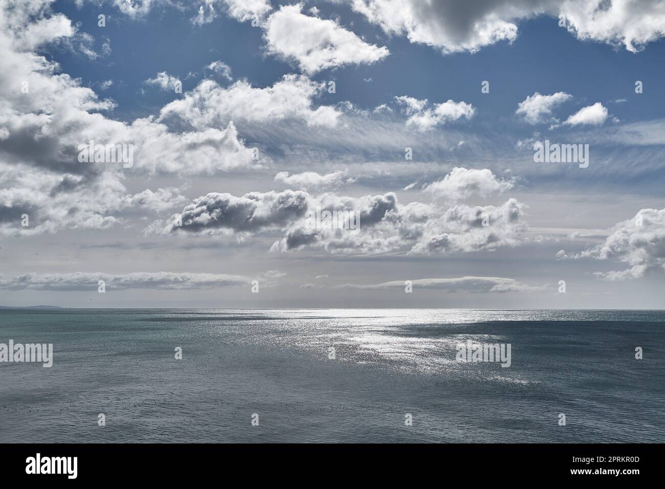 Distant horizon at the seas, endless ocean with clouds Stock Photo - Alamy
