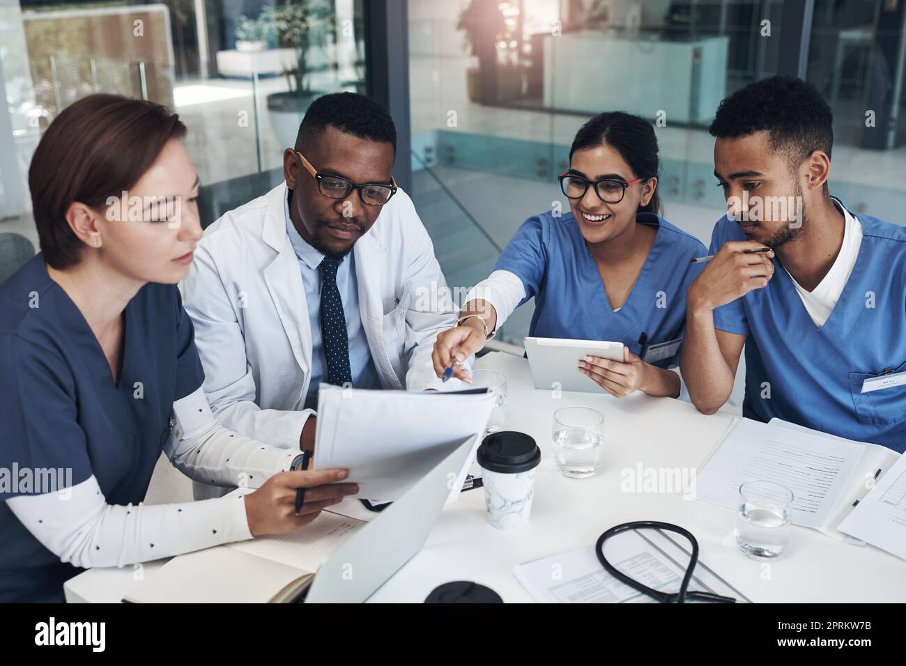 Medical staff meeting nurses hi-res stock photography and images - Alamy