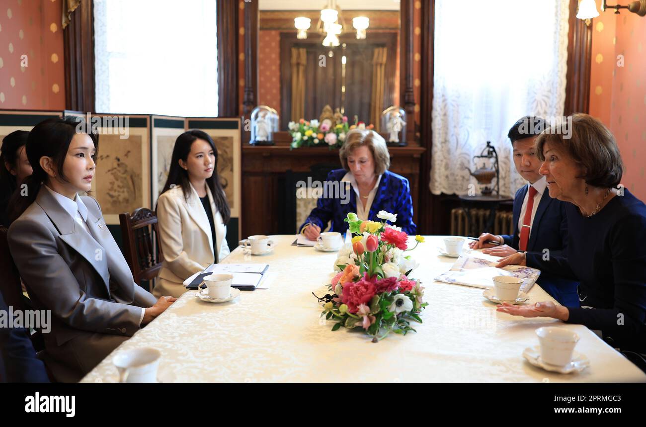 27th Apr, 2023. First lady meets Warmbier's mother Kim Keon Hee (L ...