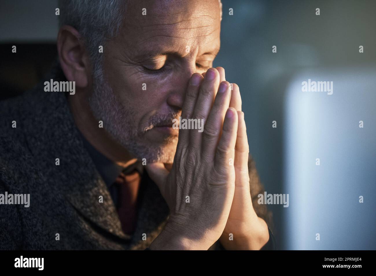 Man overwhelmed by technology hi-res stock photography and images - Alamy