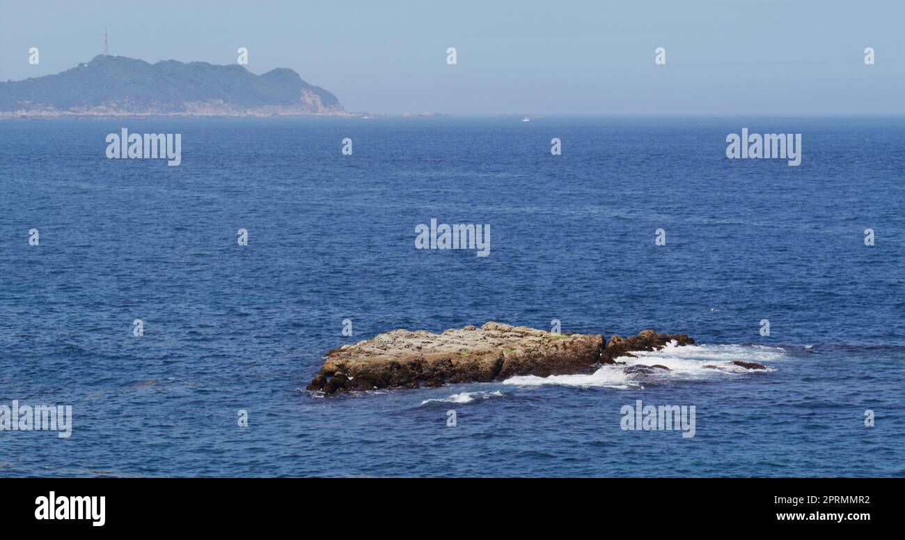 Small rocky island hi-res stock photography and images - Alamy