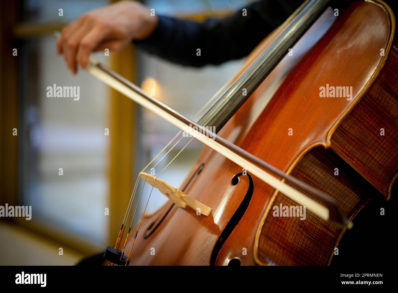 Old man playing cello hi-res stock photography and images - Alamy